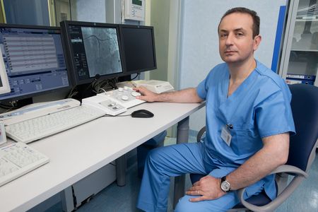 Conferențiar doctor Șerban Bălănescu: „Terapia biologică cu anticorpi ...